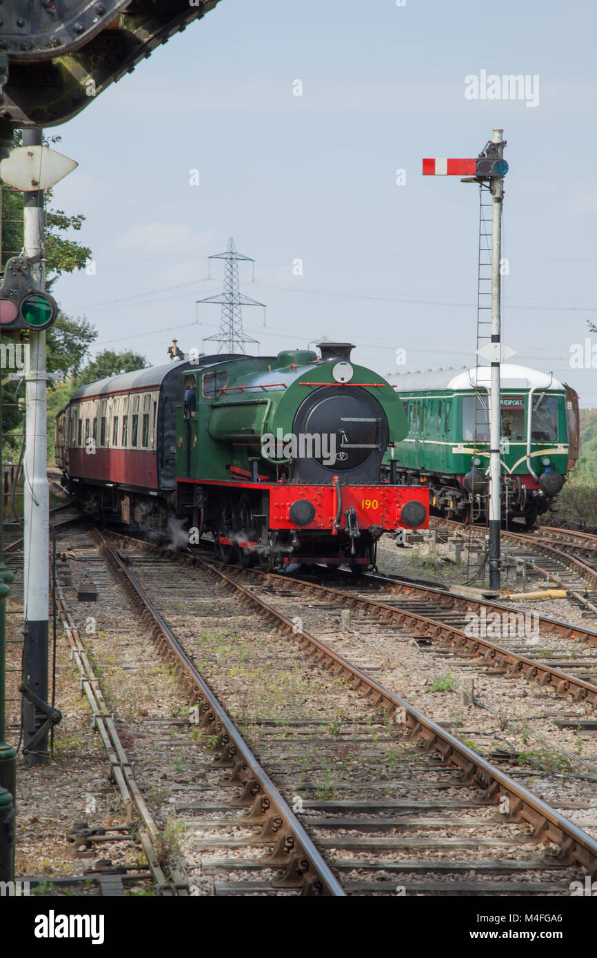 Steam train pulling into a station hi-res stock photography and images ...