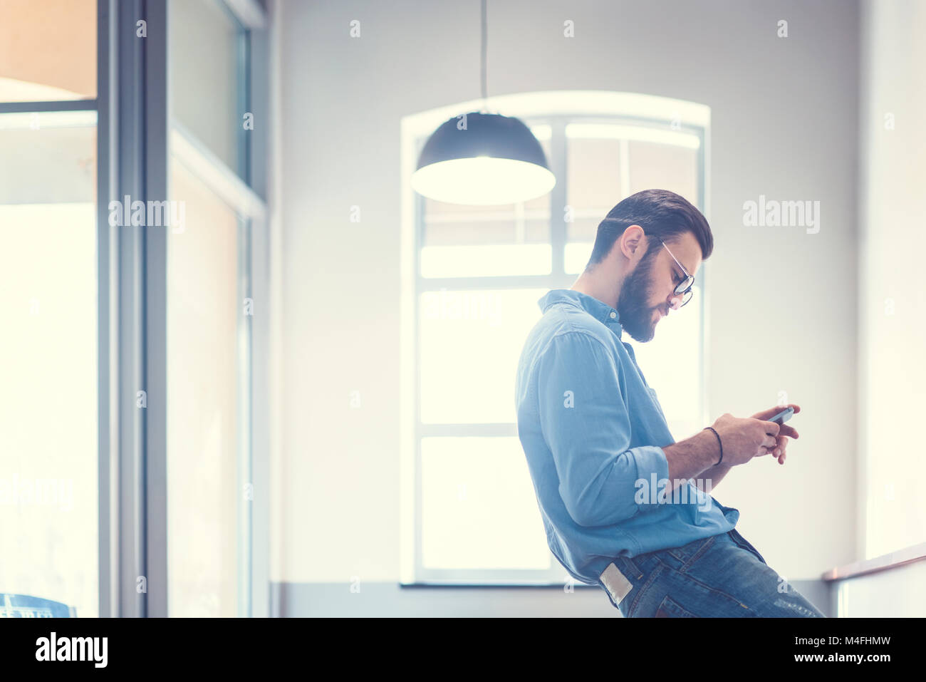 Human messaging hi-res stock photography and images - Alamy