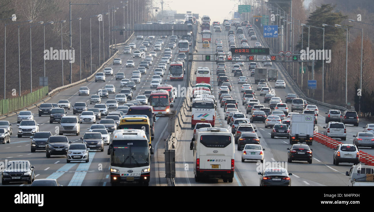 16th Feb, 2018. Lunar New Year traffic The Seoul-Busan highway is ...