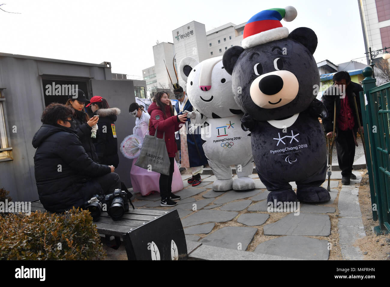 Gangneung, South Korea. 16th Feb, 2018. The olympic mascots Bandabi (L ...