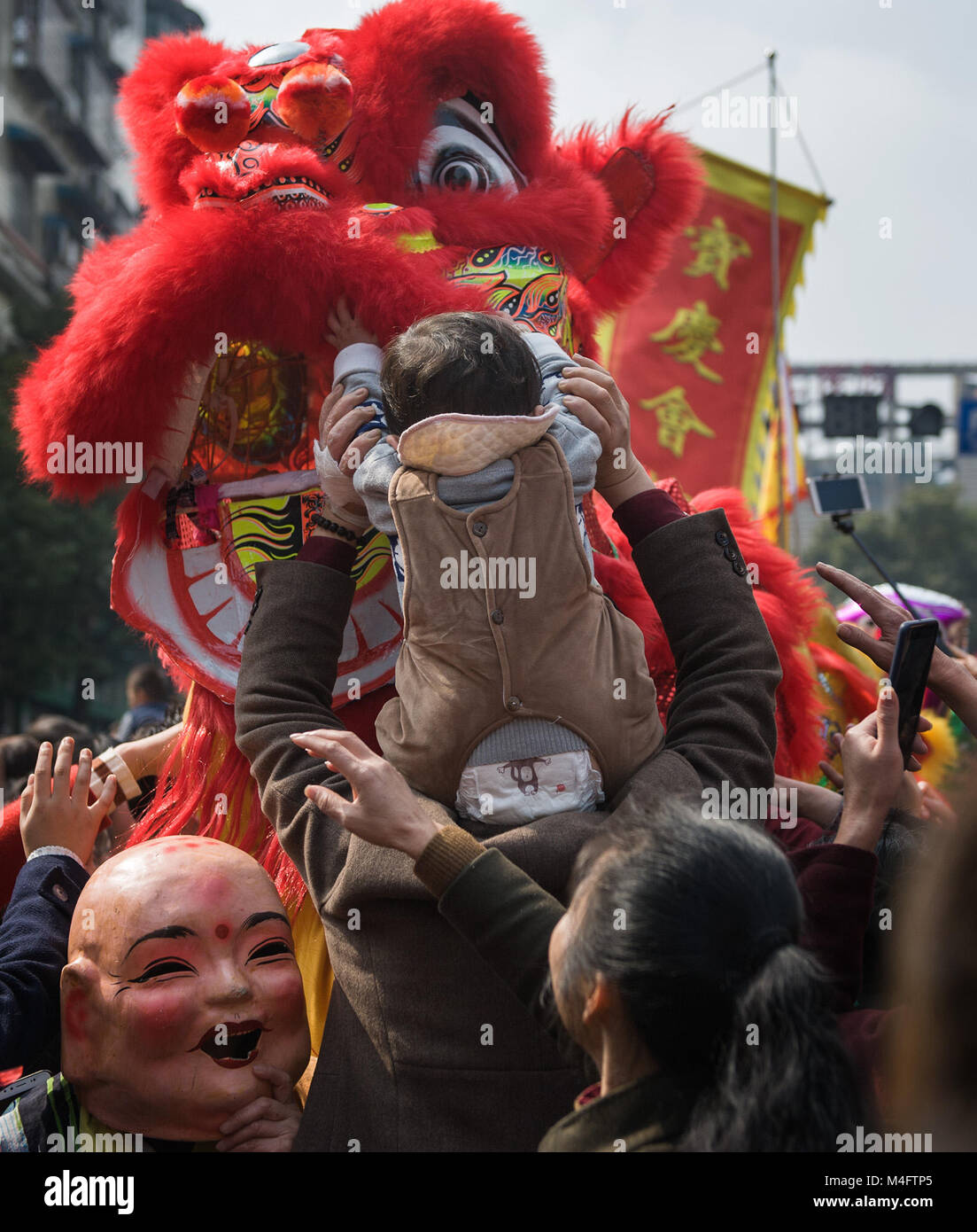Huaihua, China's Hunan Province. 16th Feb, 2018. People pray for good ...