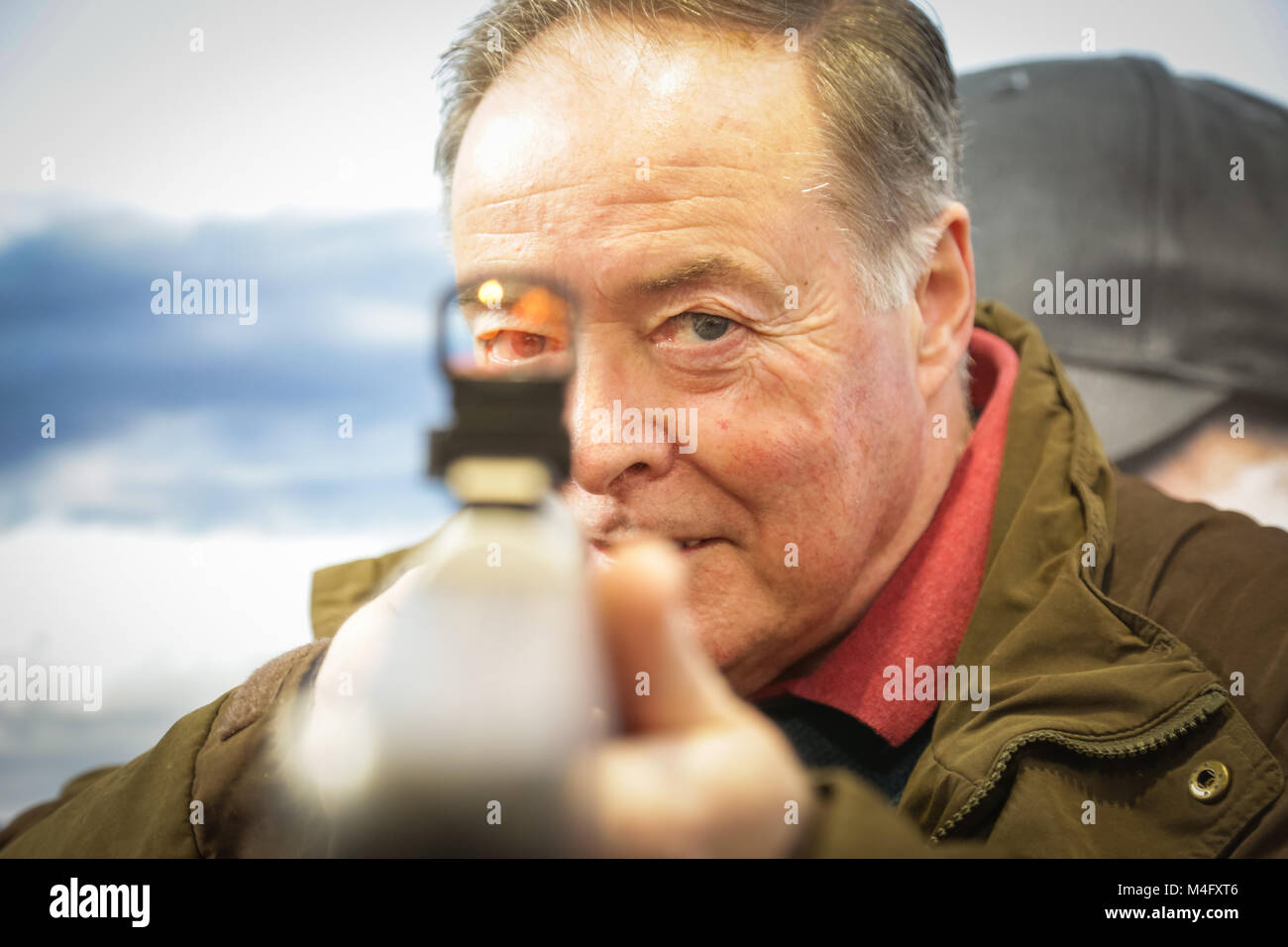 Hunting rifle and scope hi-res stock photography and images - Alamy