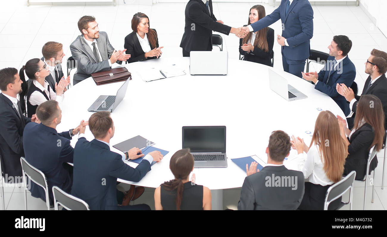 Business negotiation round table hi-res stock photography and images ...