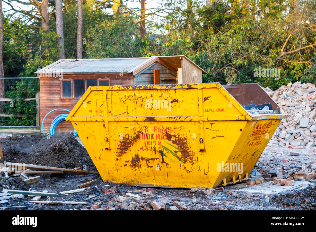 Construction skip hi-res stock photography and images - Alamy