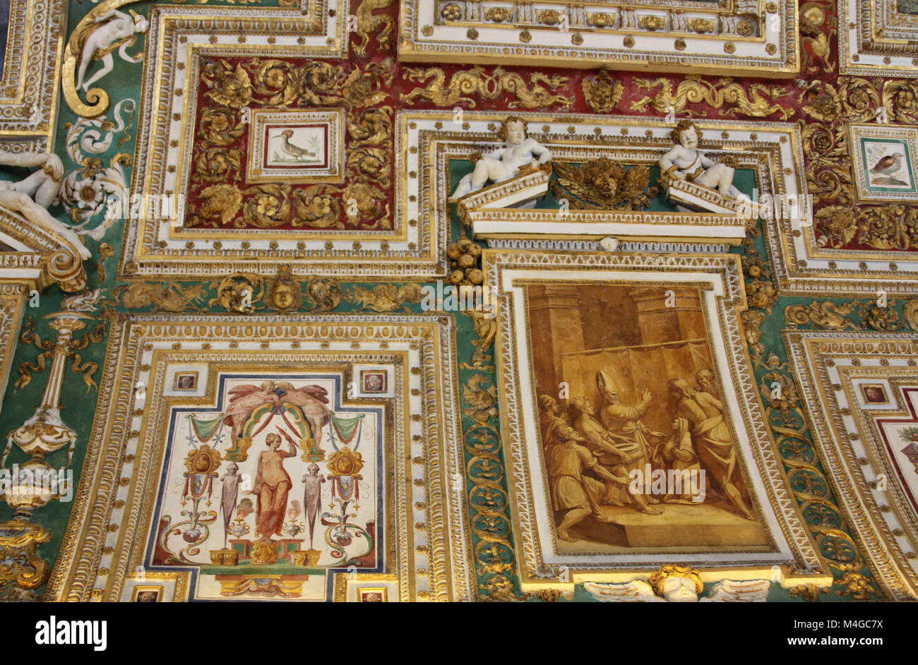 Details ceiling vatican gallery hi-res stock photography and images - Alamy