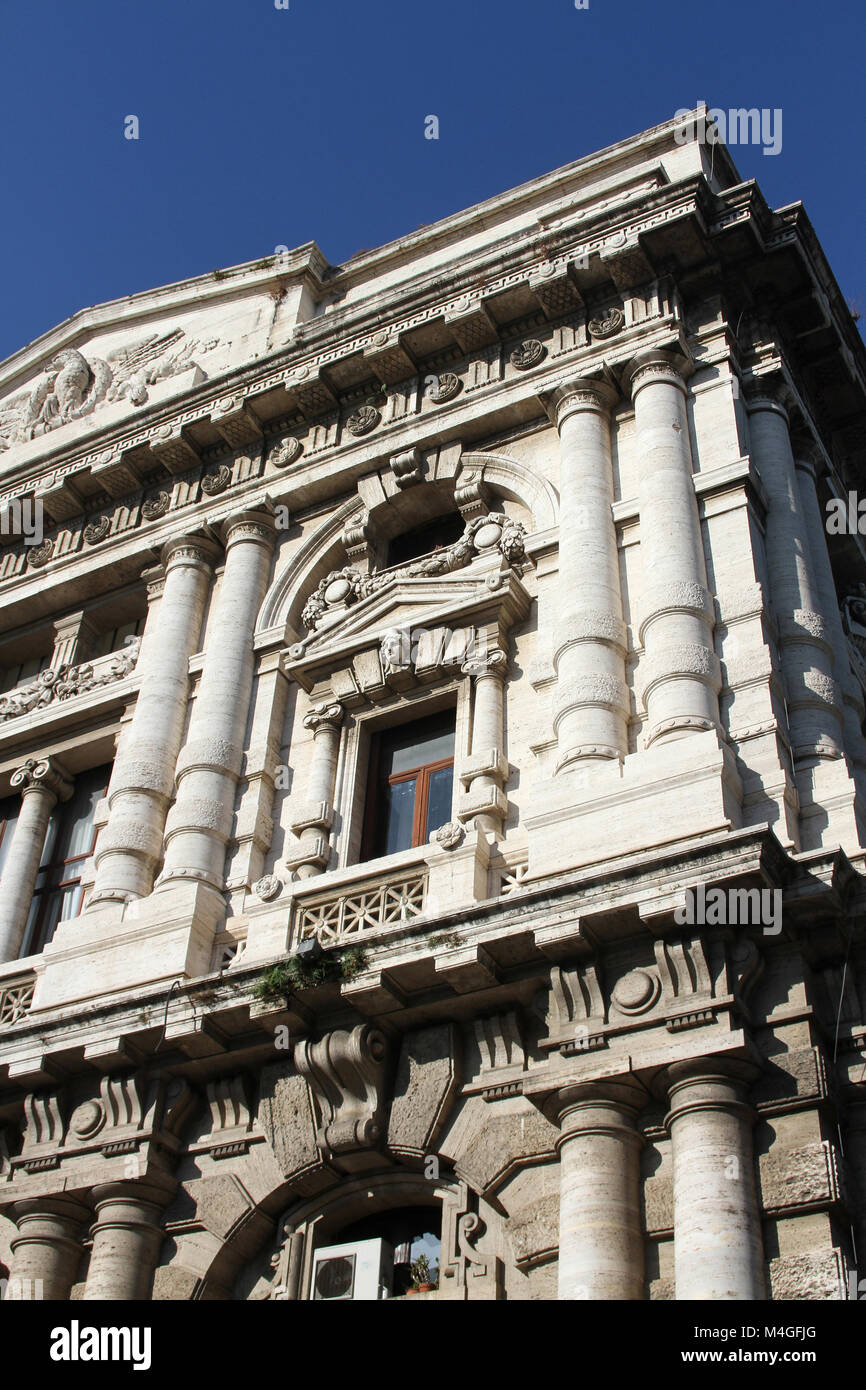 White building with windows and pilasters, Rome, Italy Stock Photo - Alamy