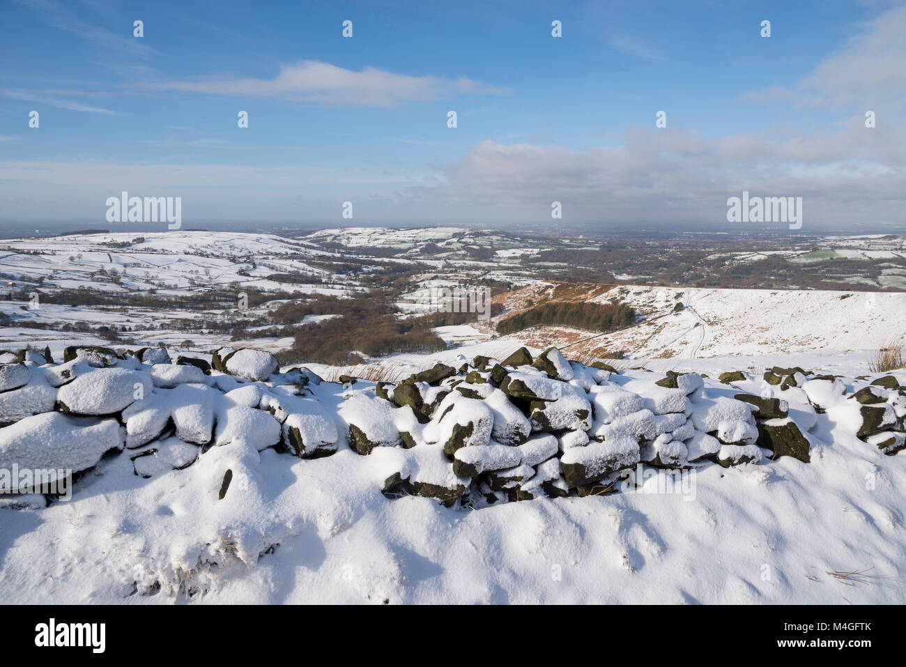 Sunshine on snowy landscape hi-res stock photography and images - Alamy