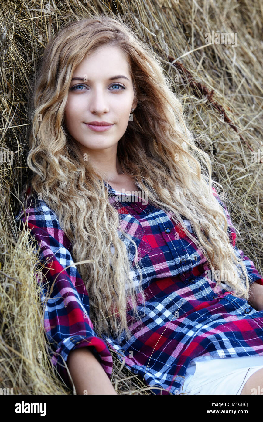 Portrait of young blond country woman in haystacks Stock Photo - Alamy