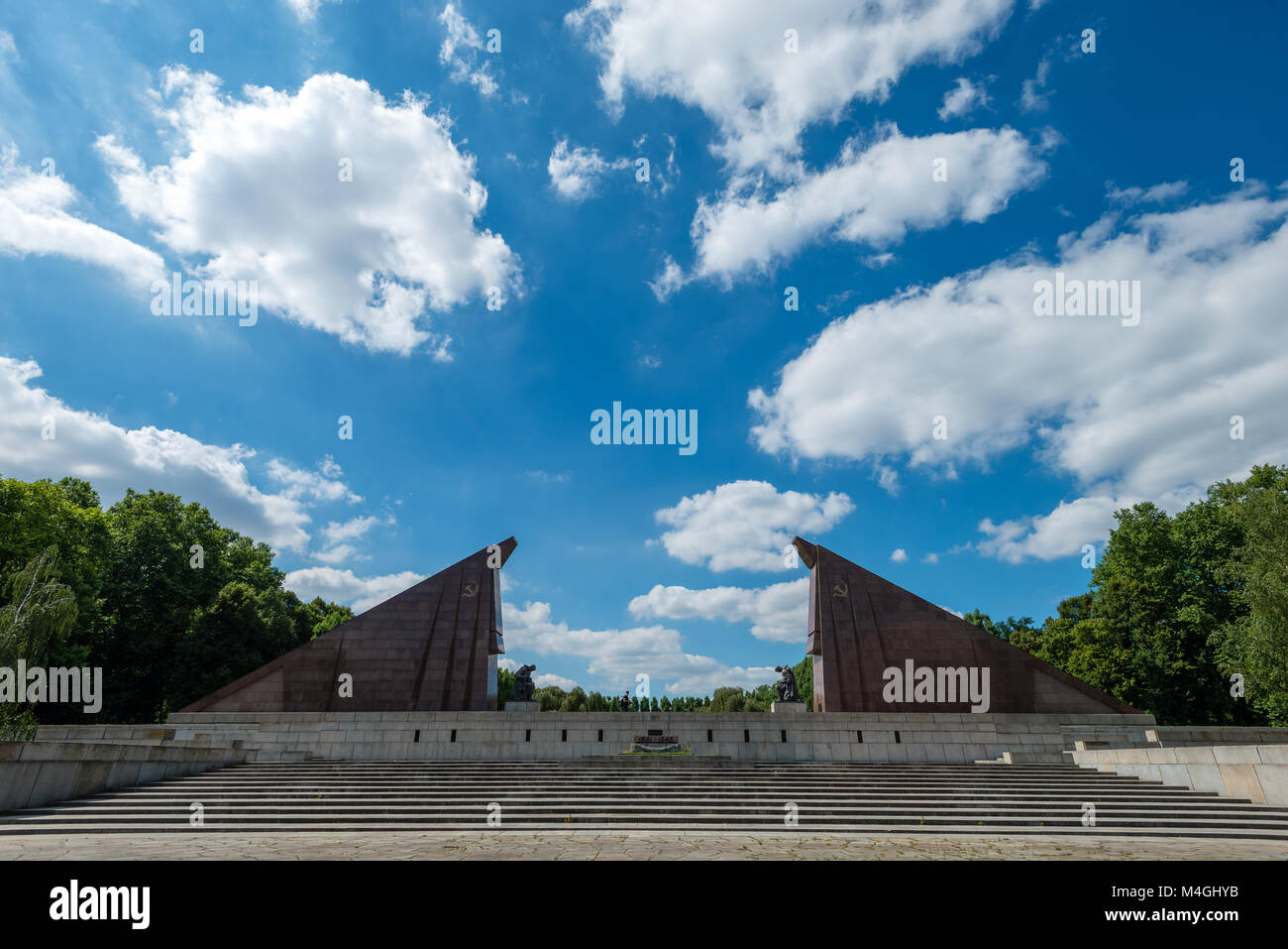 The Soviet War Memorial in Berlin's Treptower Park Stock Photo - Alamy