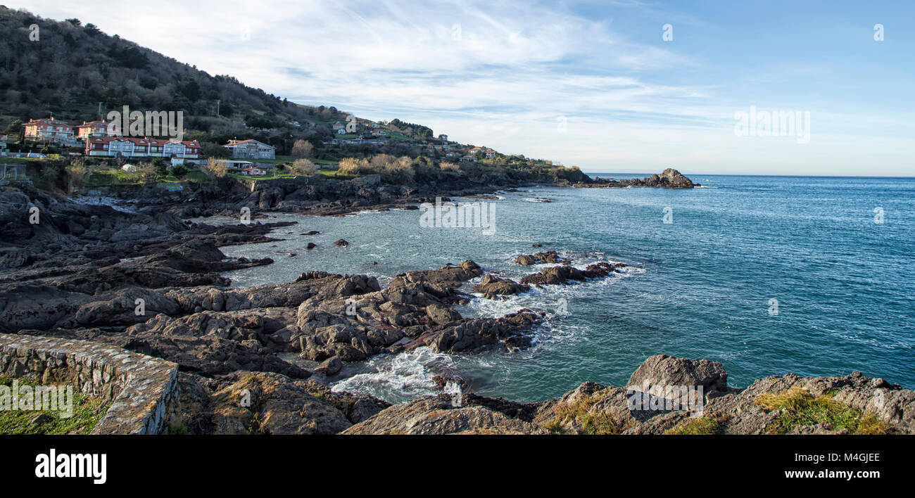 coast at mundaka Stock Photo - Alamy