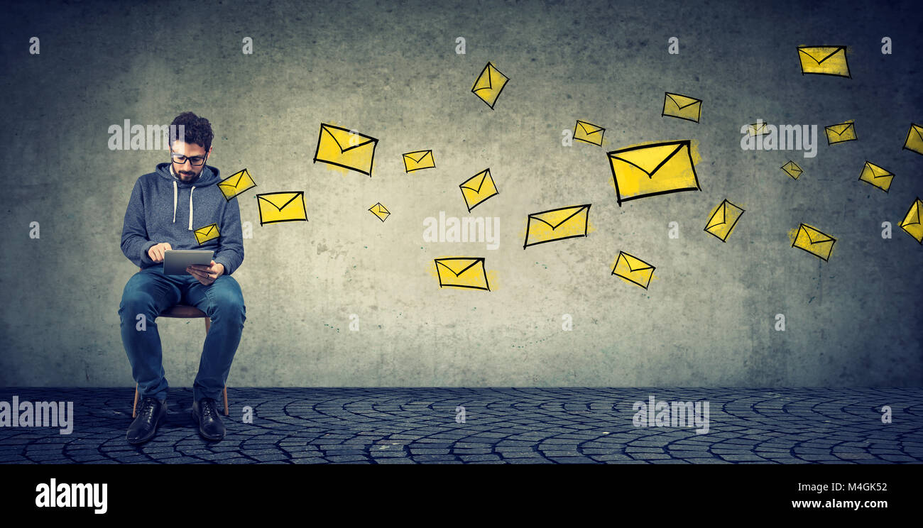 Writing emails hi-res stock photography and images - Alamy