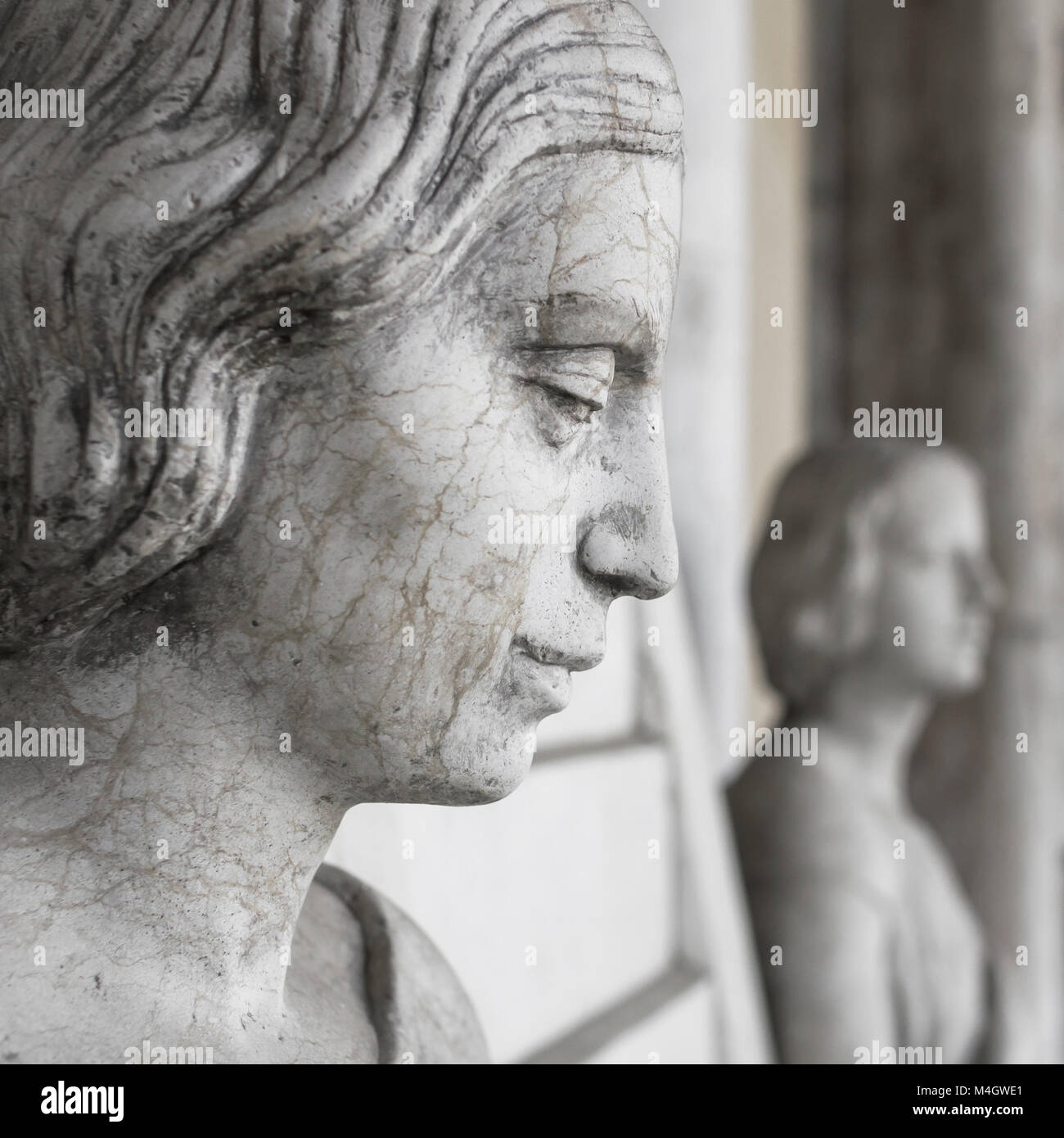 Statue of smiling woman Stock Photo - Alamy