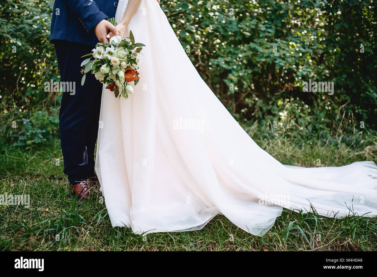 Wedding couple stands hi-res stock photography and images - Alamy