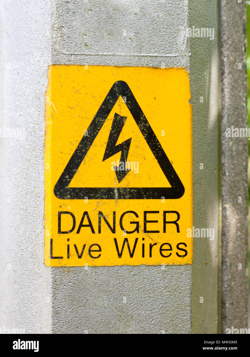 Electrical warning sign hi-res stock photography and images - Alamy