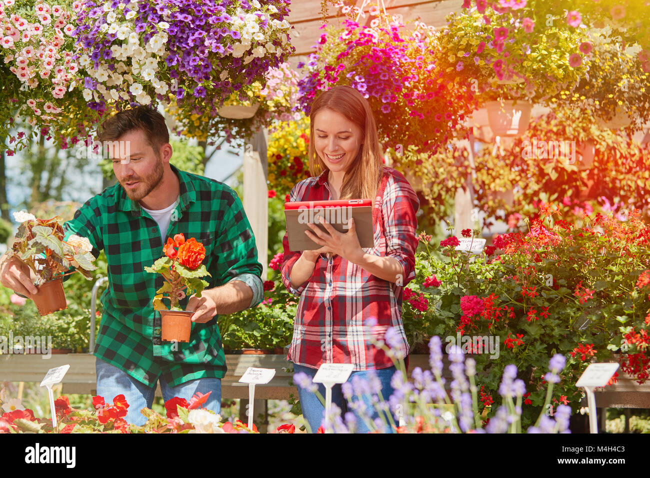 Woman man summer showing hi-res stock photography and images - Alamy