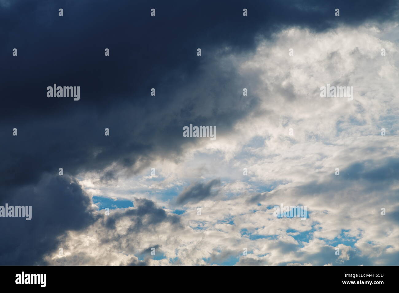 Dark cumulus clouds hi-res stock photography and images - Alamy