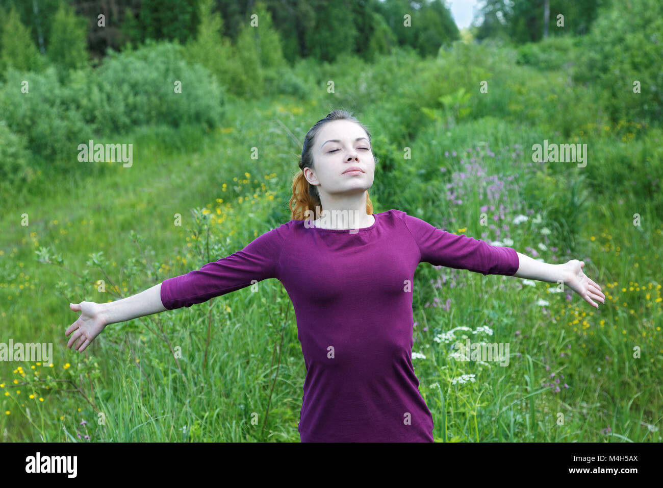 Arms spread wide hi-res stock photography and images - Alamy
