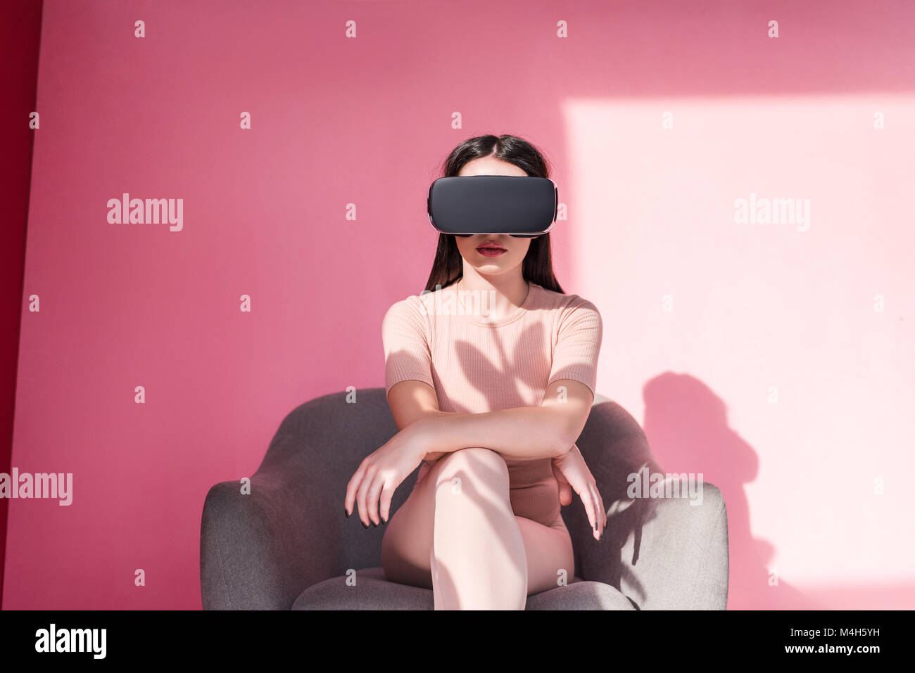 beautiful girl in vr headset Stock Photo - Alamy