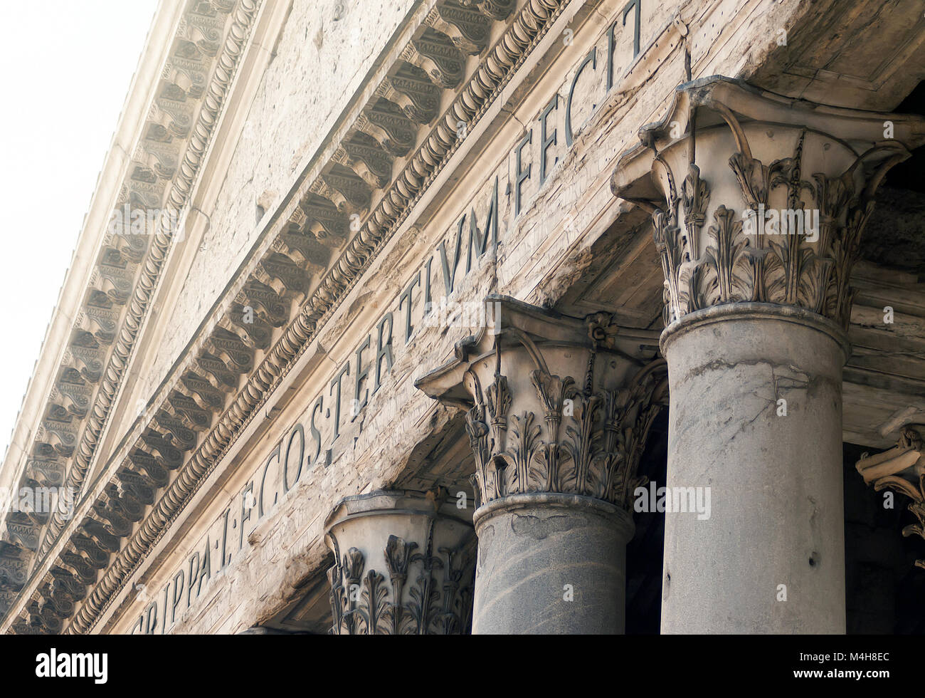 Roman corinthian pediment hi-res stock photography and images - Alamy
