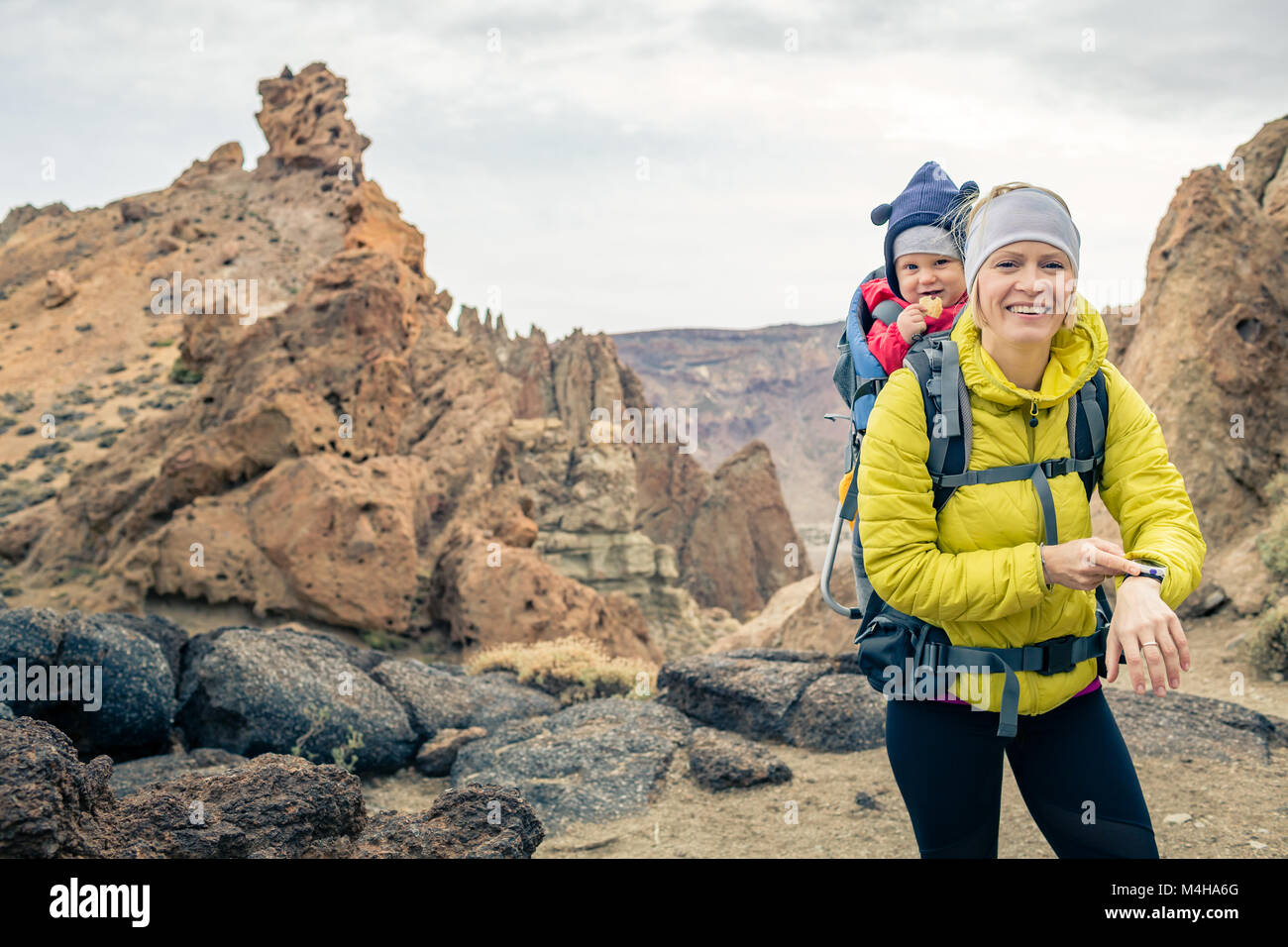 Super mother with baby boy travelling in backpack. Hiking adventure ...