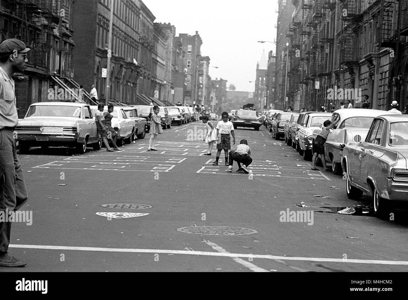 Children playing in streets harlem hi-res stock photography and images ...