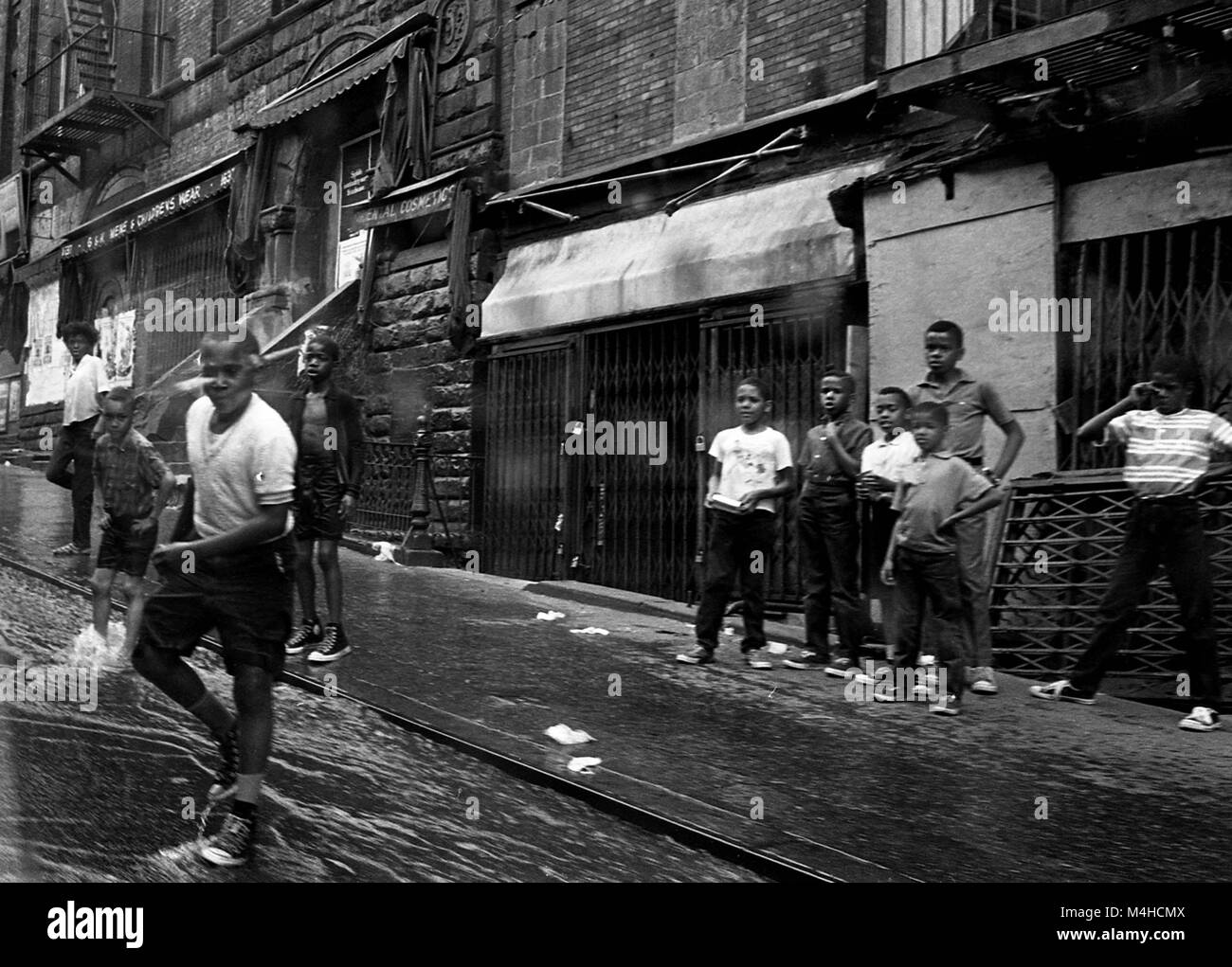1960s harlem street Black and White Stock Photos & Images - Alamy