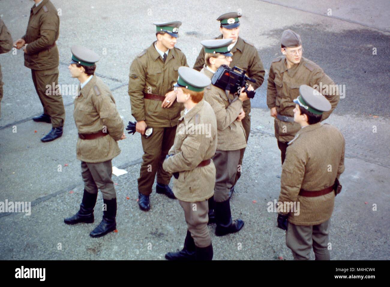 Nva soldiers on the berlin wall in 1989 hi-res stock photography and ...