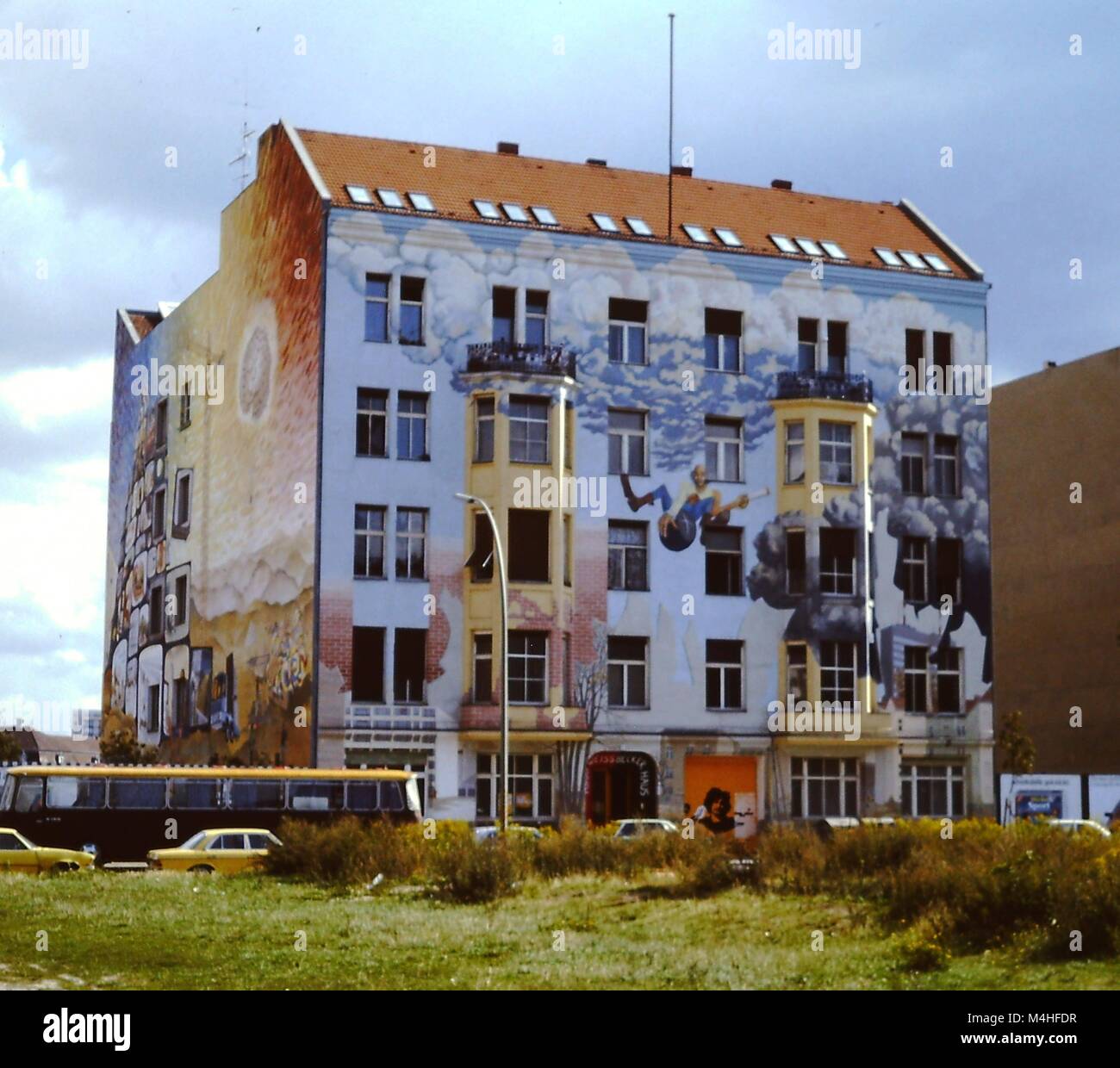 Berlin border 80's hi-res stock photography and images - Alamy