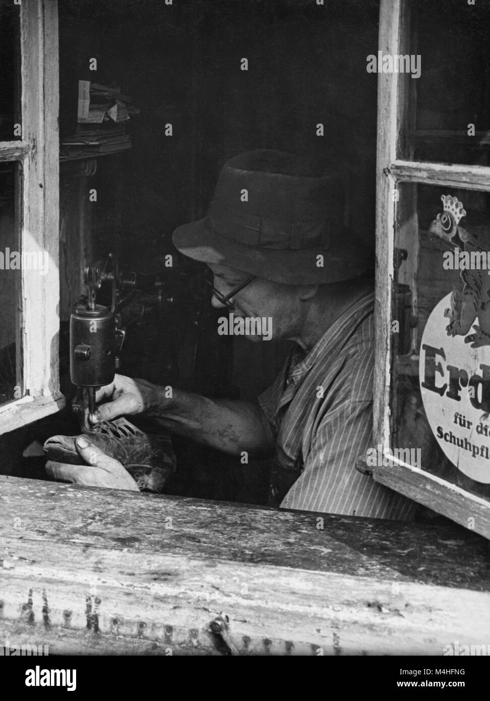 Shoemaker building hi-res stock photography and images - Alamy