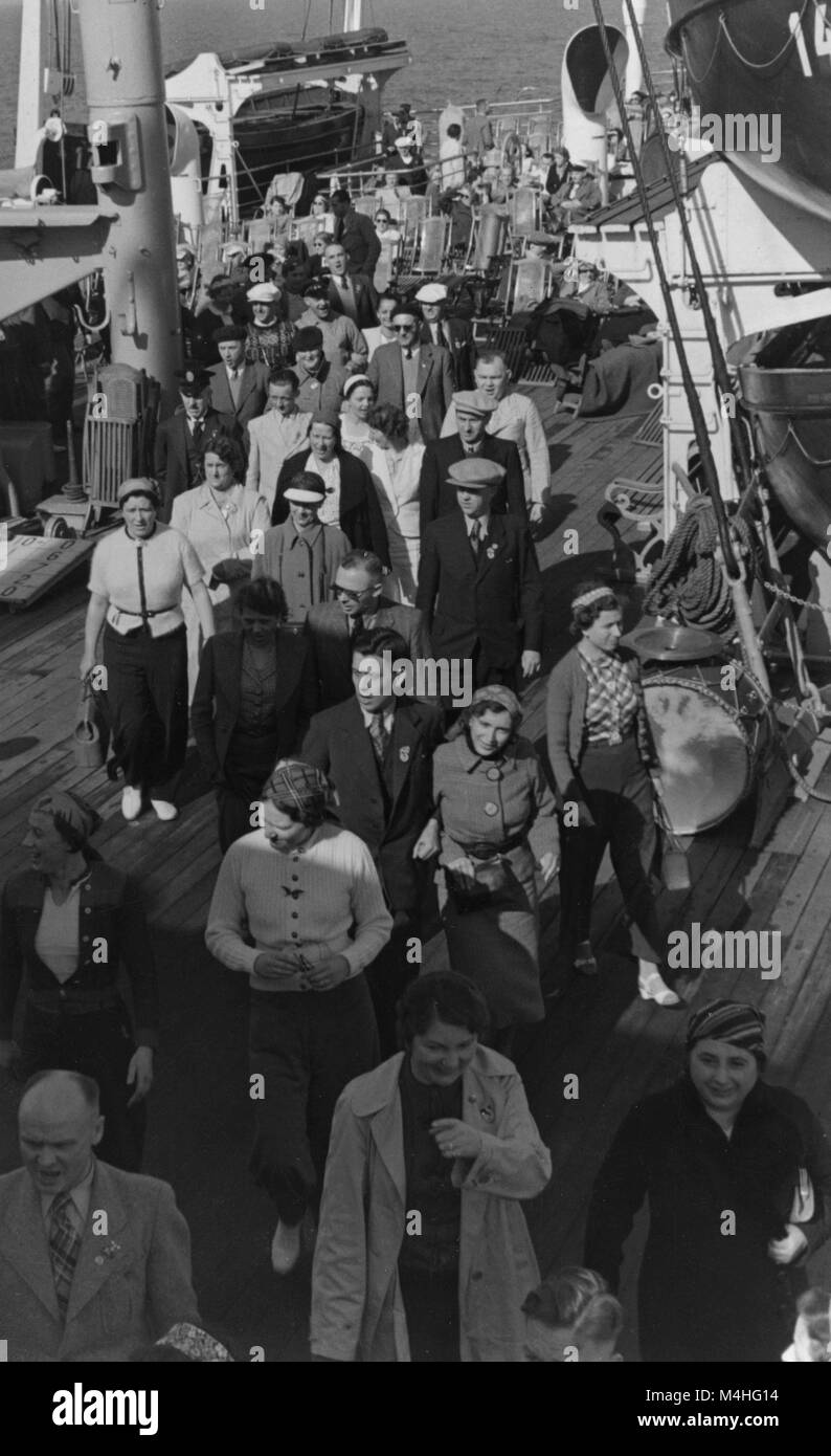 Cruise ships 1930s hi-res stock photography and images - Alamy