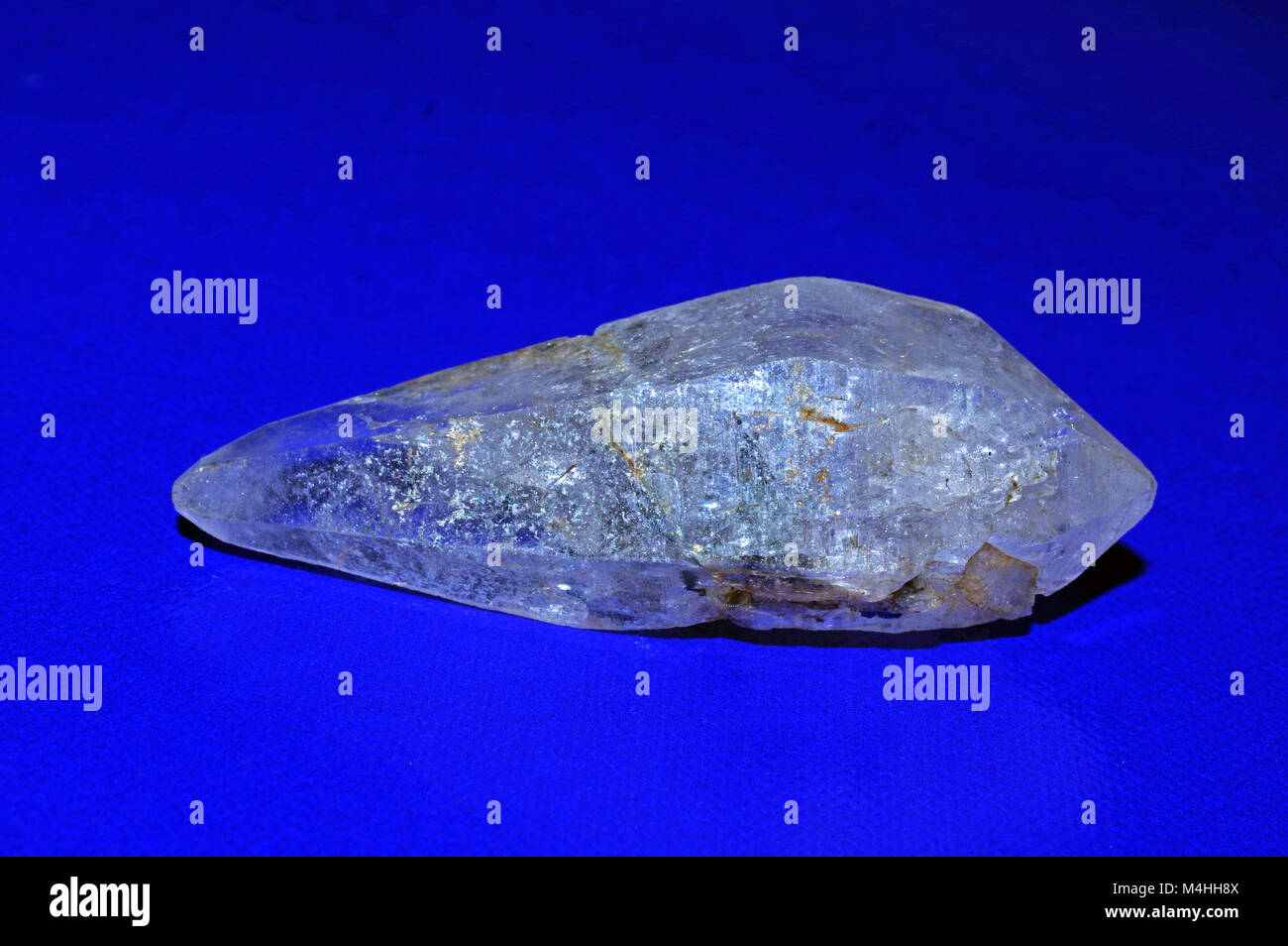 Quartz crystal close-up Stock Photo - Alamy
