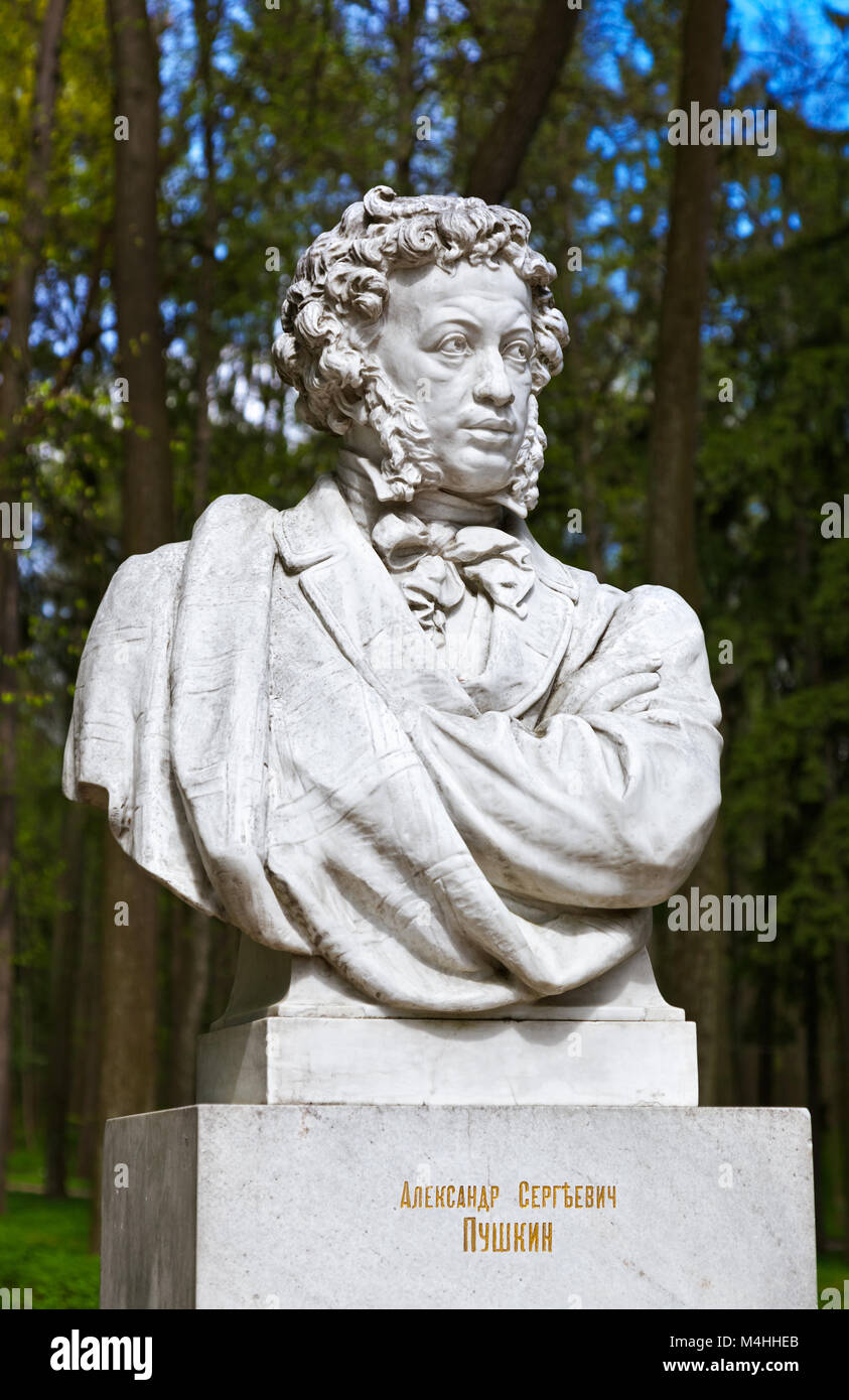 Sculpture in silhouette hi-res stock photography and images - Alamy