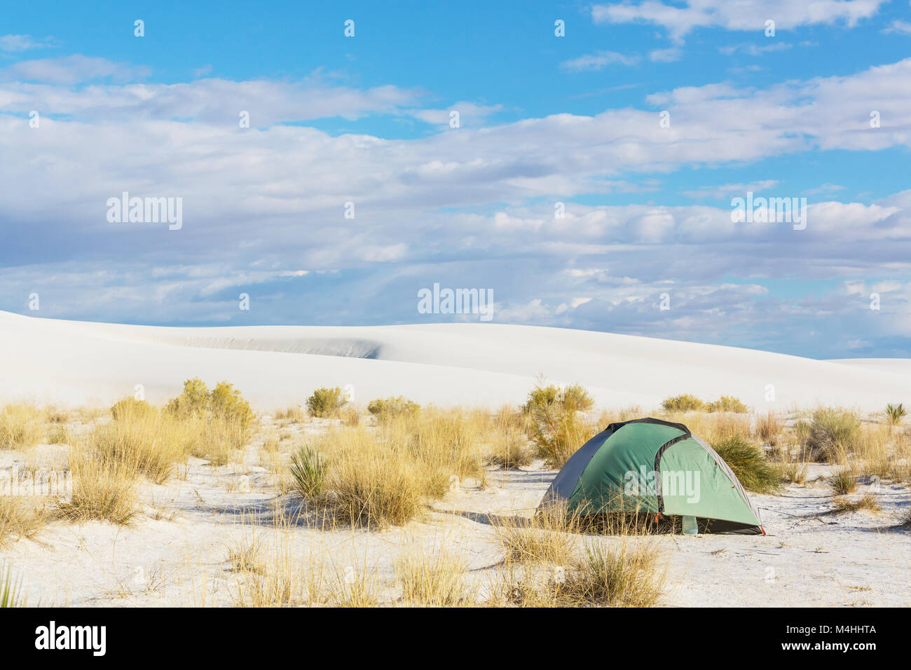 Tent in desert Stock Photo - Alamy