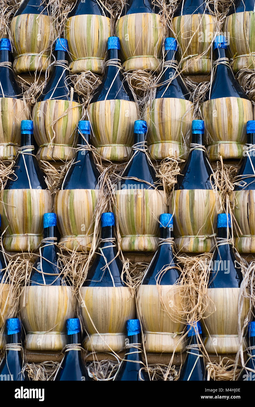 texture of wine old bottles for background, fiasco: tractional bottle ...