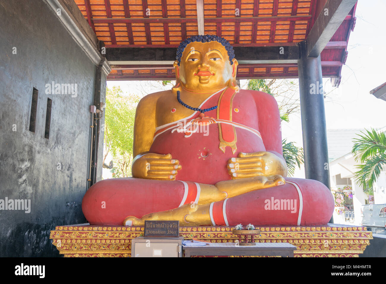 Buddhist statue cross legged hi-res stock photography and images - Alamy