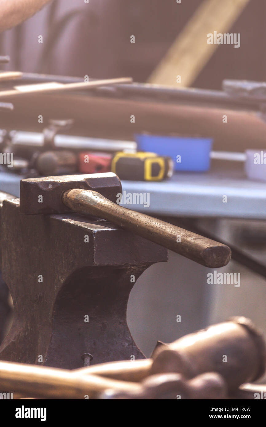 Hammer and anvil hi-res stock photography and images - Alamy
