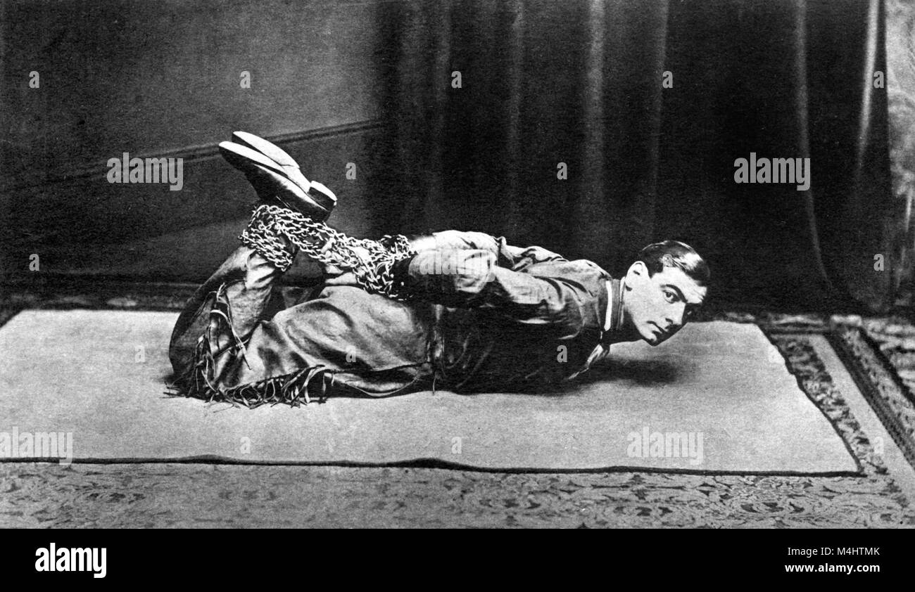 Escapologist hi-res stock photography and images - Alamy