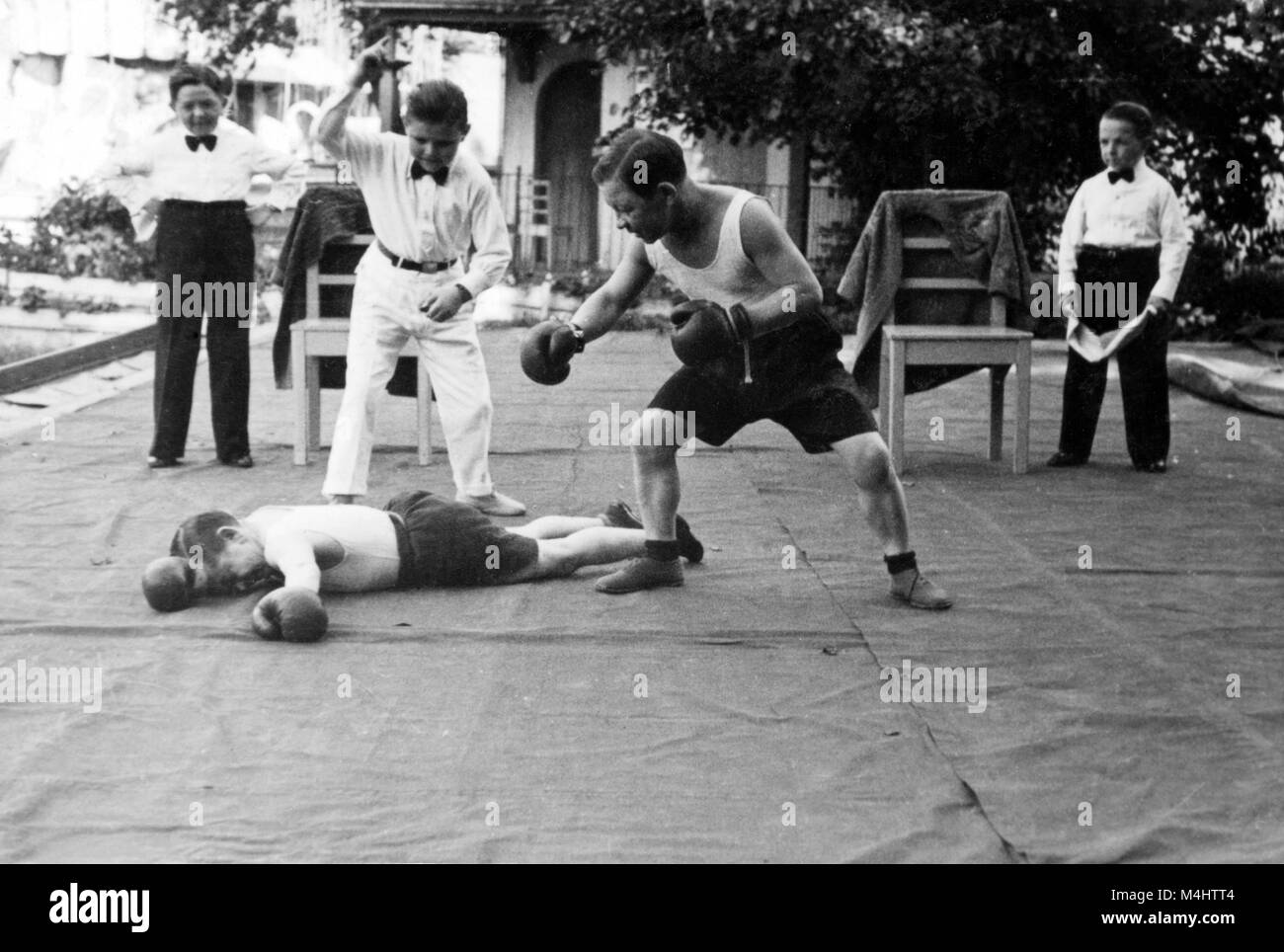 Lilliputian hi-res stock photography and images - Alamy