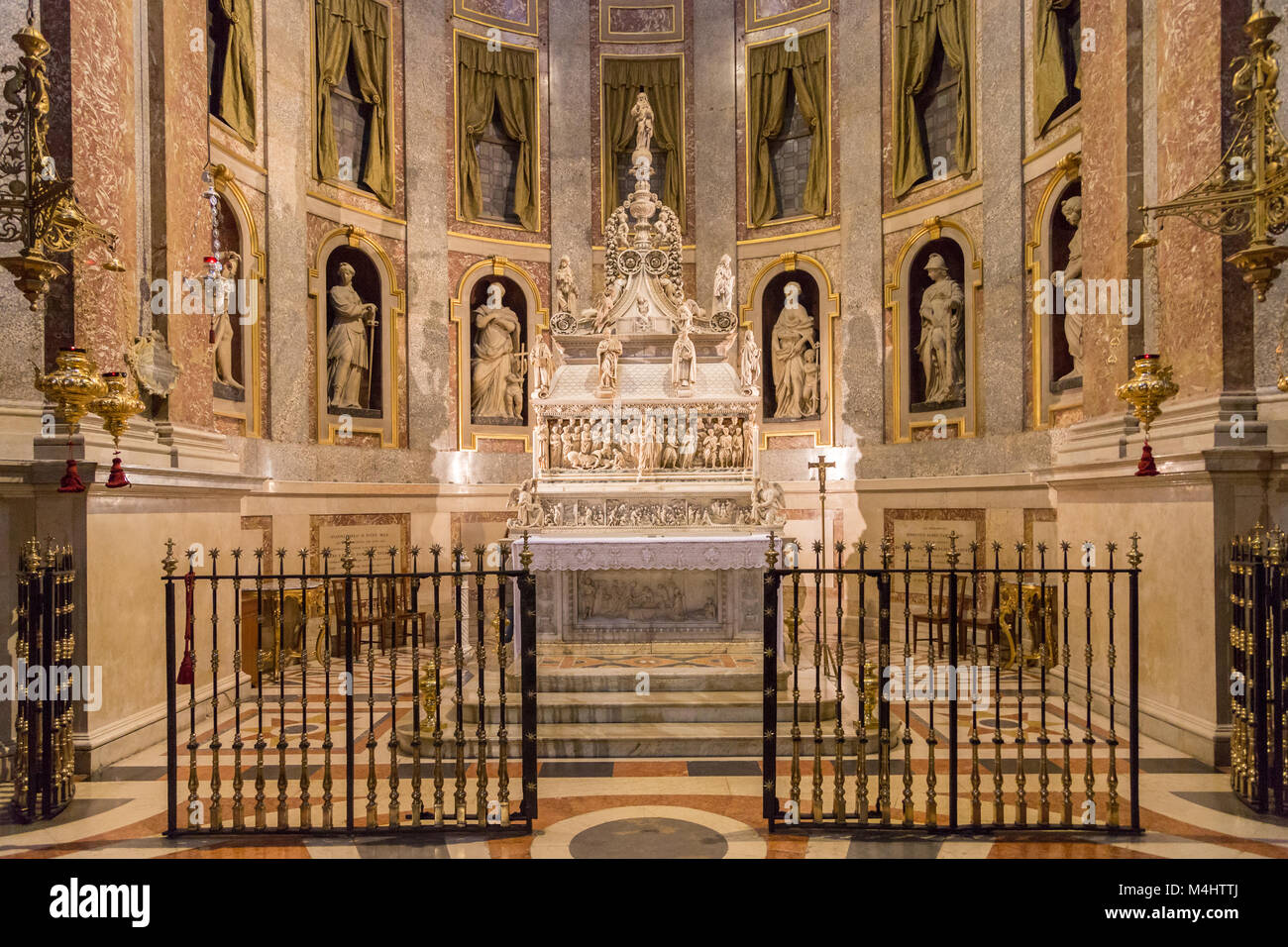 Basilica san domenico, bologna hi-res stock photography and images - Alamy