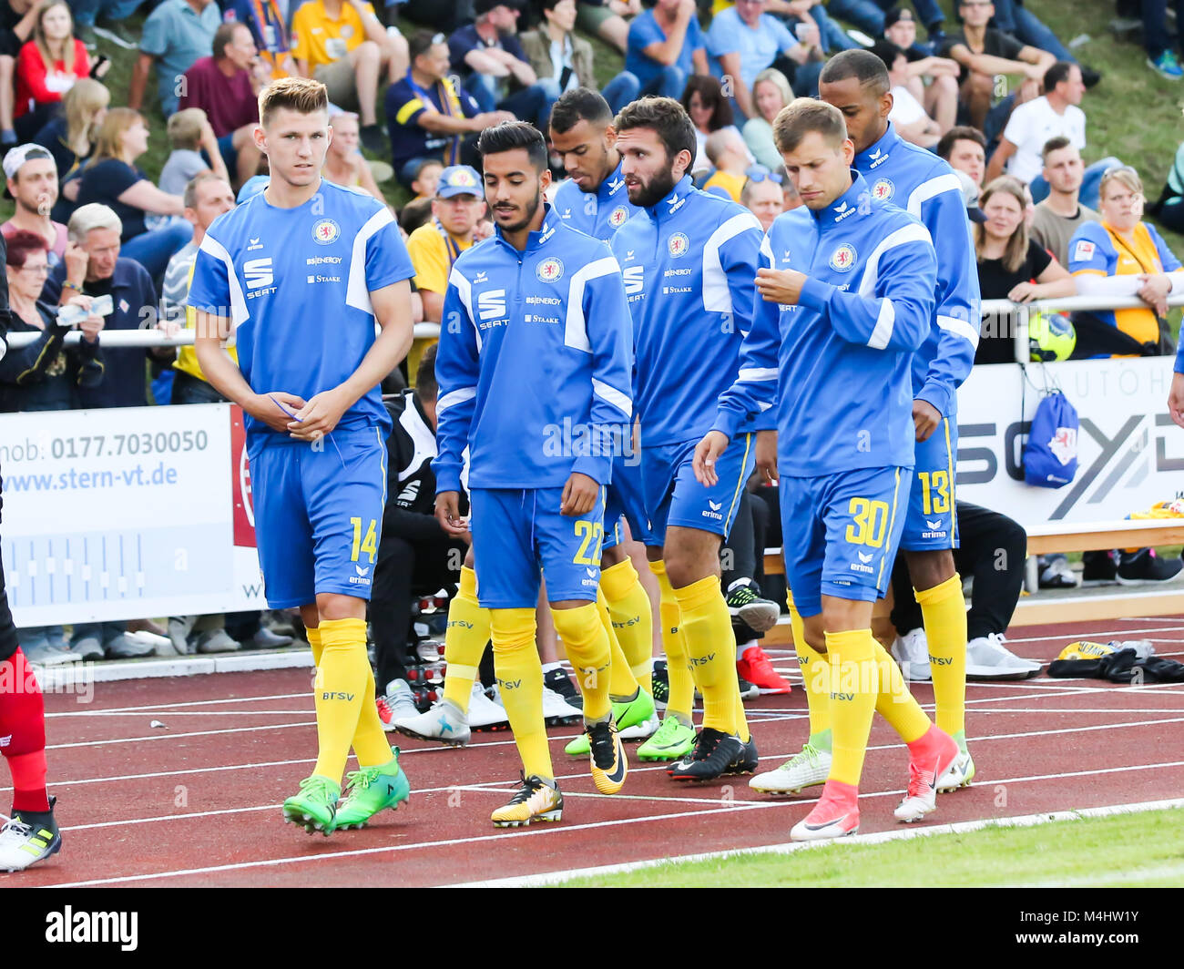 substitute Team Eintracht Braunschweig Stock Photo - Alamy
