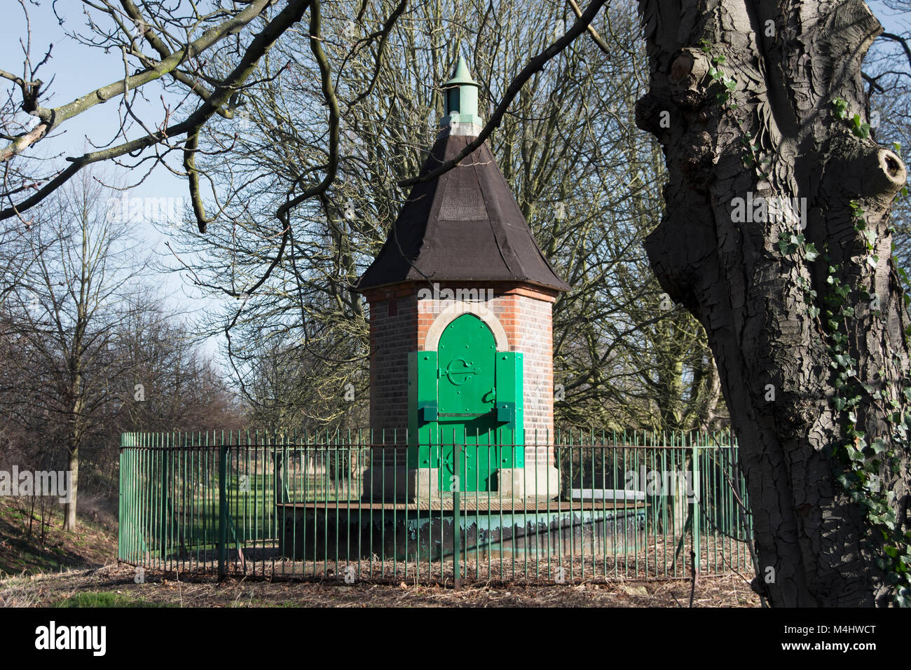 Hexagonal building hi-res stock photography and images - Alamy