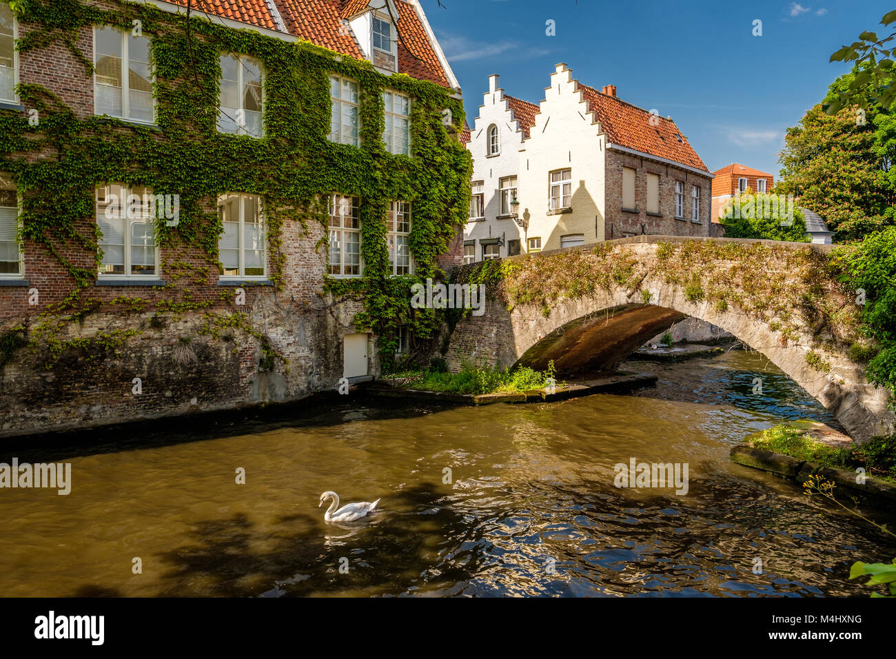 Bruges (Brugge) cityscape with water canal and bridge Stock Photo - Alamy