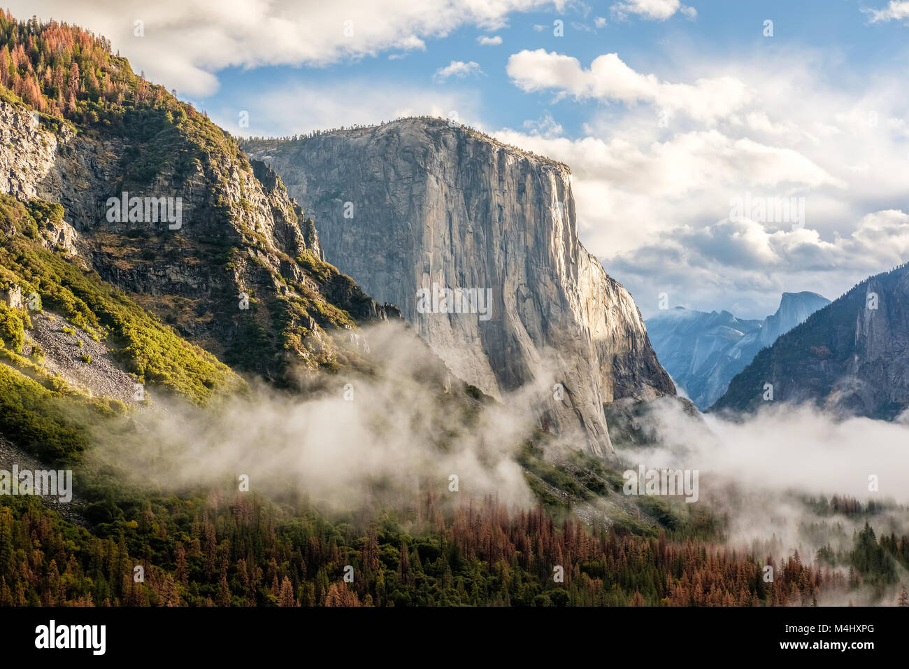 Yosemite Valley at cloudy autumn morning Stock Photo - Alamy