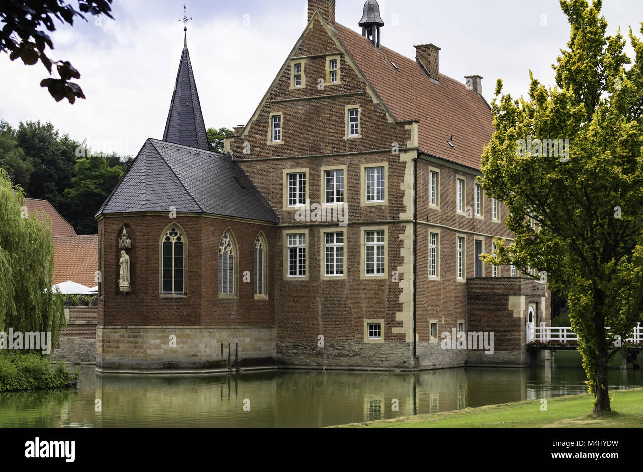 Hulshoff water castle hi-res stock photography and images - Alamy