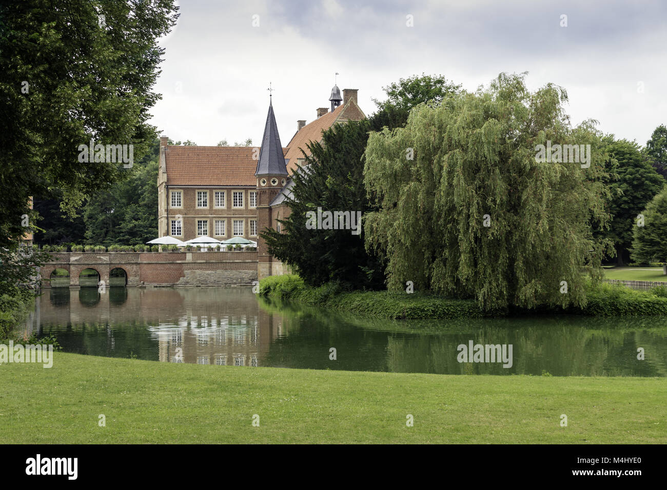 Moated castle hulshoff hi-res stock photography and images - Alamy