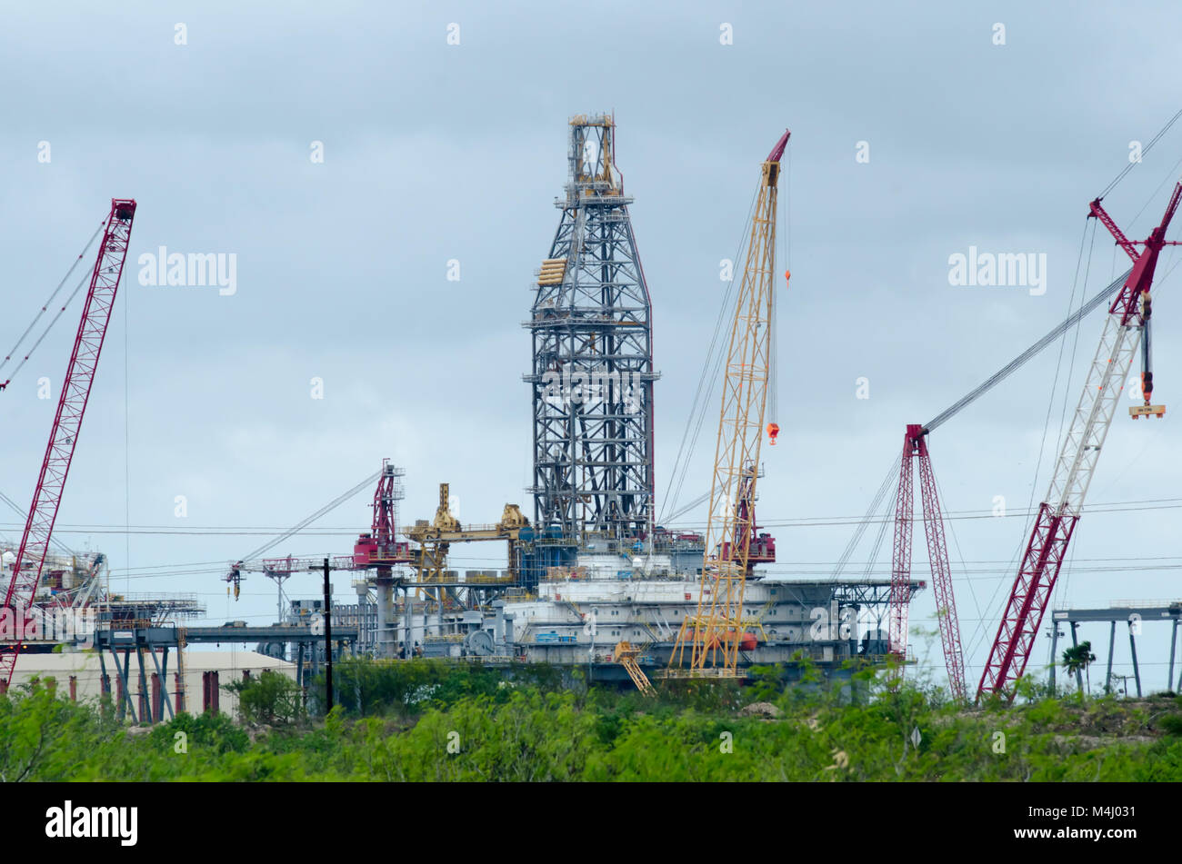 Oil rigs hi-res stock photography and images - Alamy