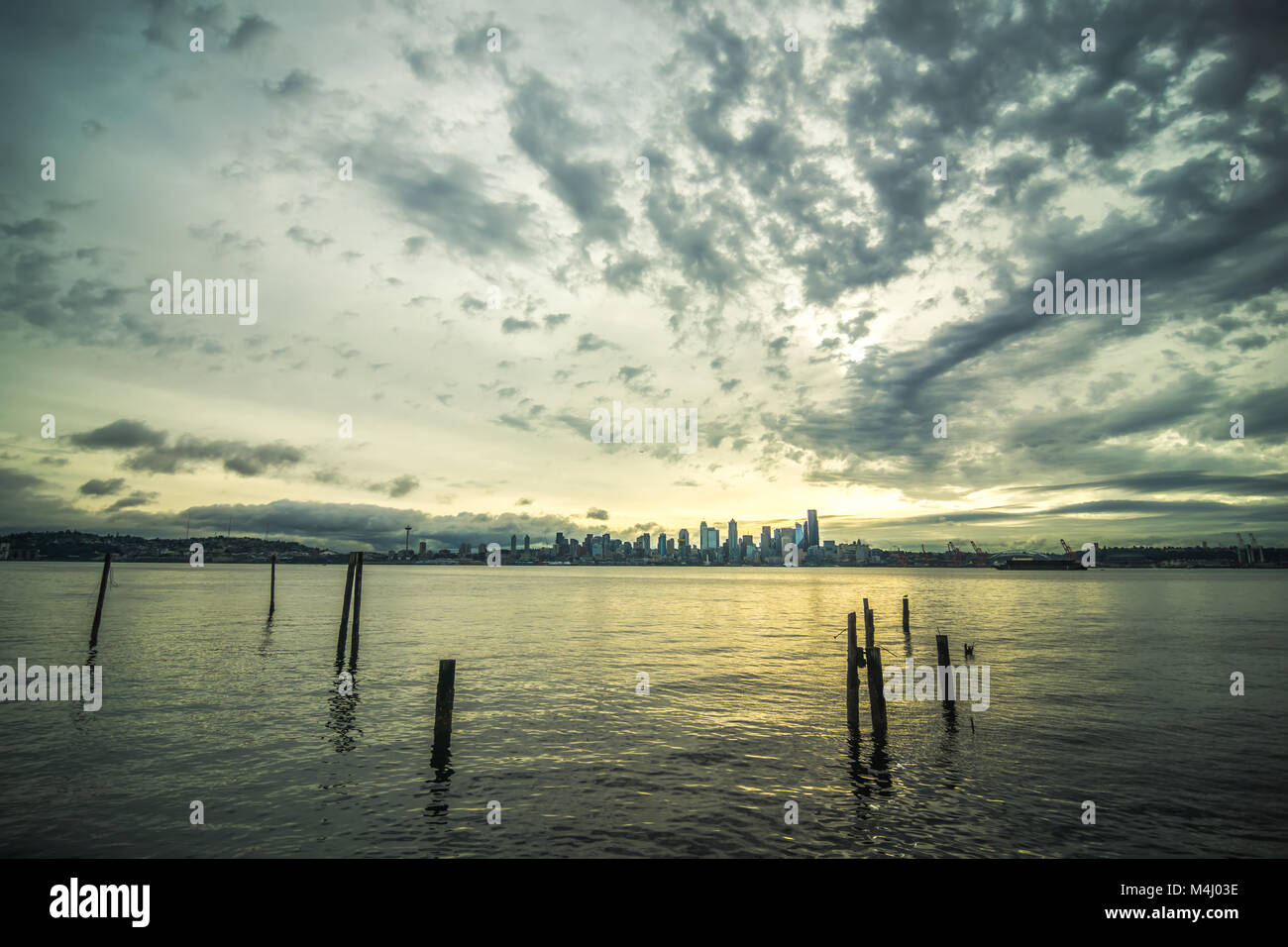 early morning sunrise in seattle washington Stock Photo - Alamy