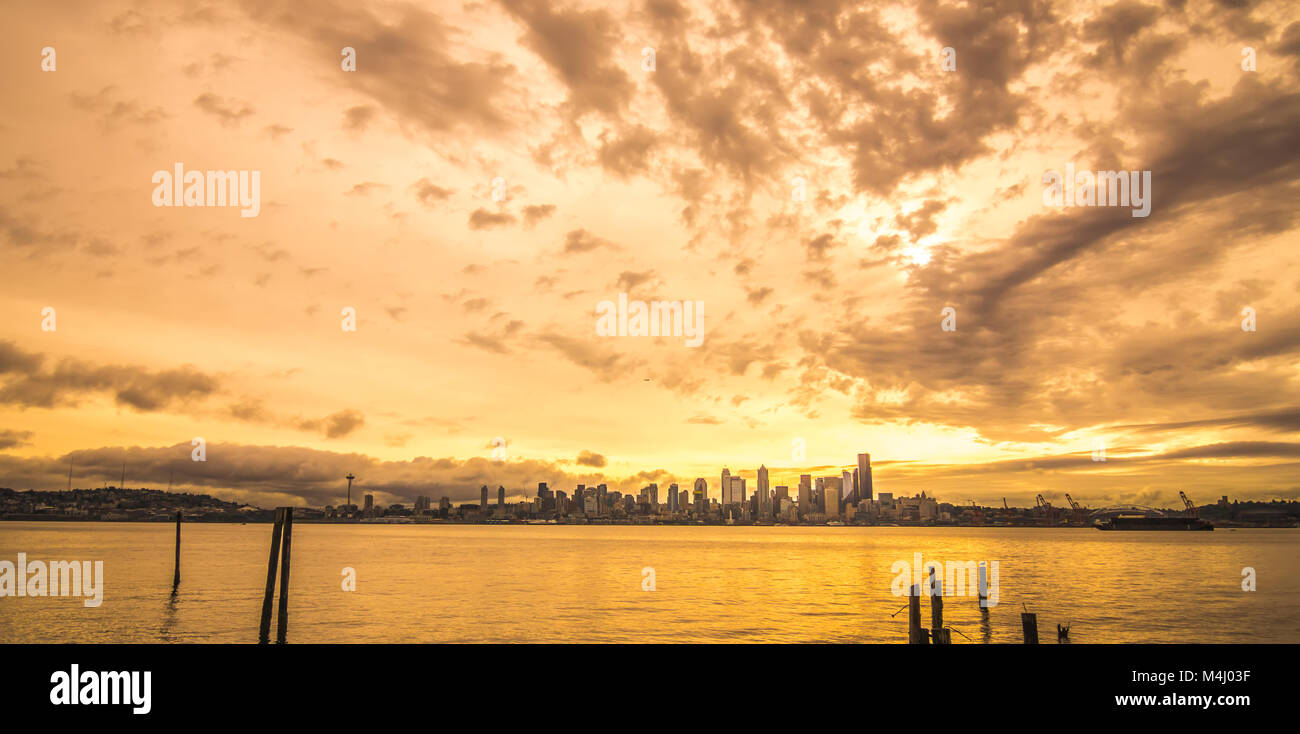 early morning sunrise in seattle washington Stock Photo - Alamy