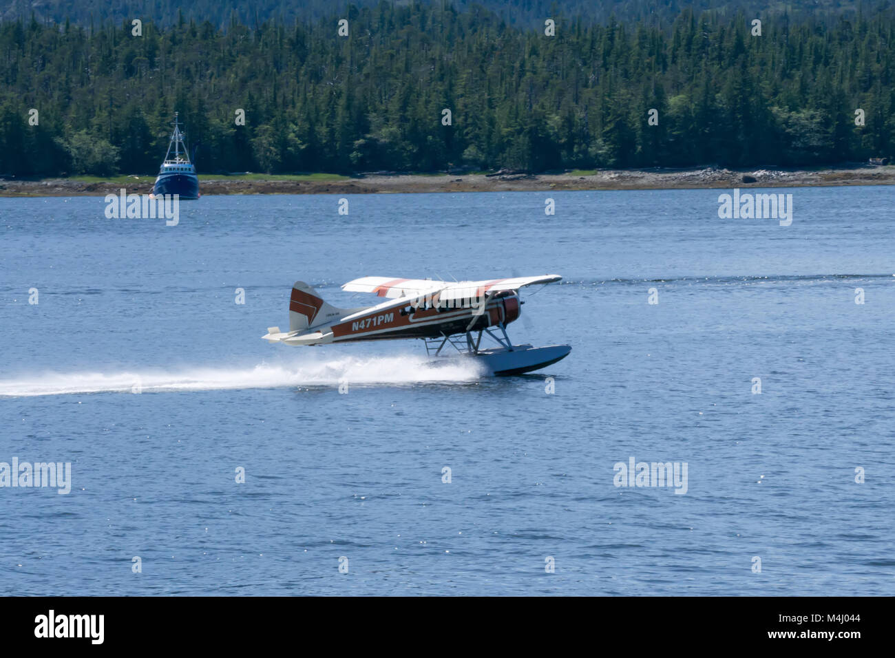 Single Prop Airplane Pontoon Plane flying in alaska mountains Stock ...