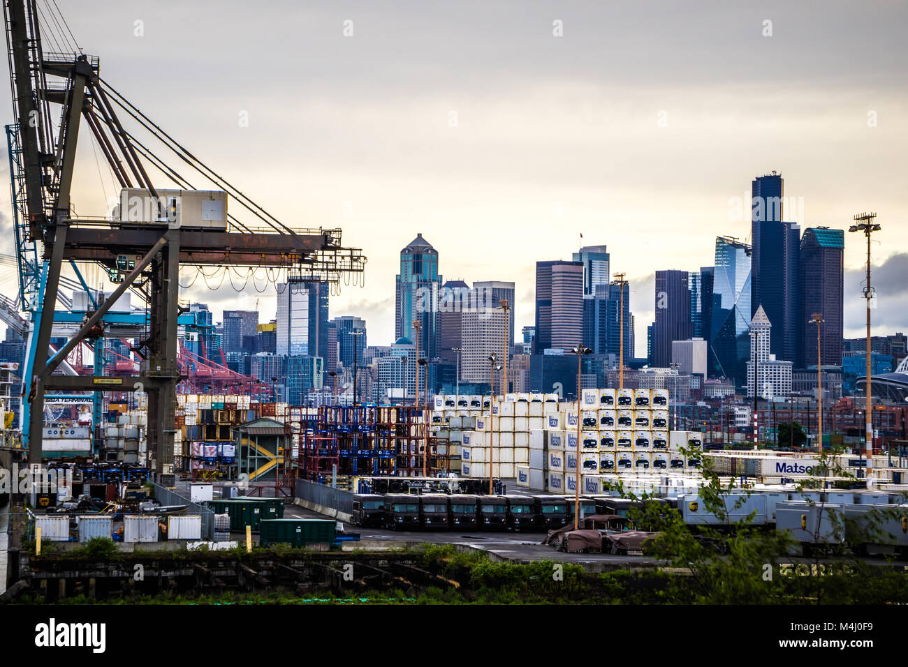 Port of seattle skyline hi-res stock photography and images - Alamy
